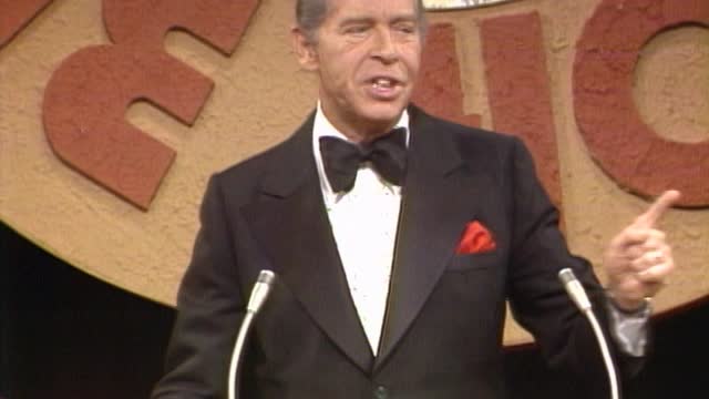 Watch The Dean Martin Celebrity Roasts Season 1 Free | Pluto TV