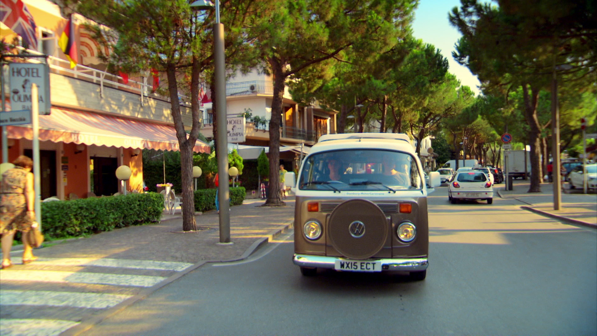 Watch Joe and Casper Hit the Road for Free Online | Pluto TV