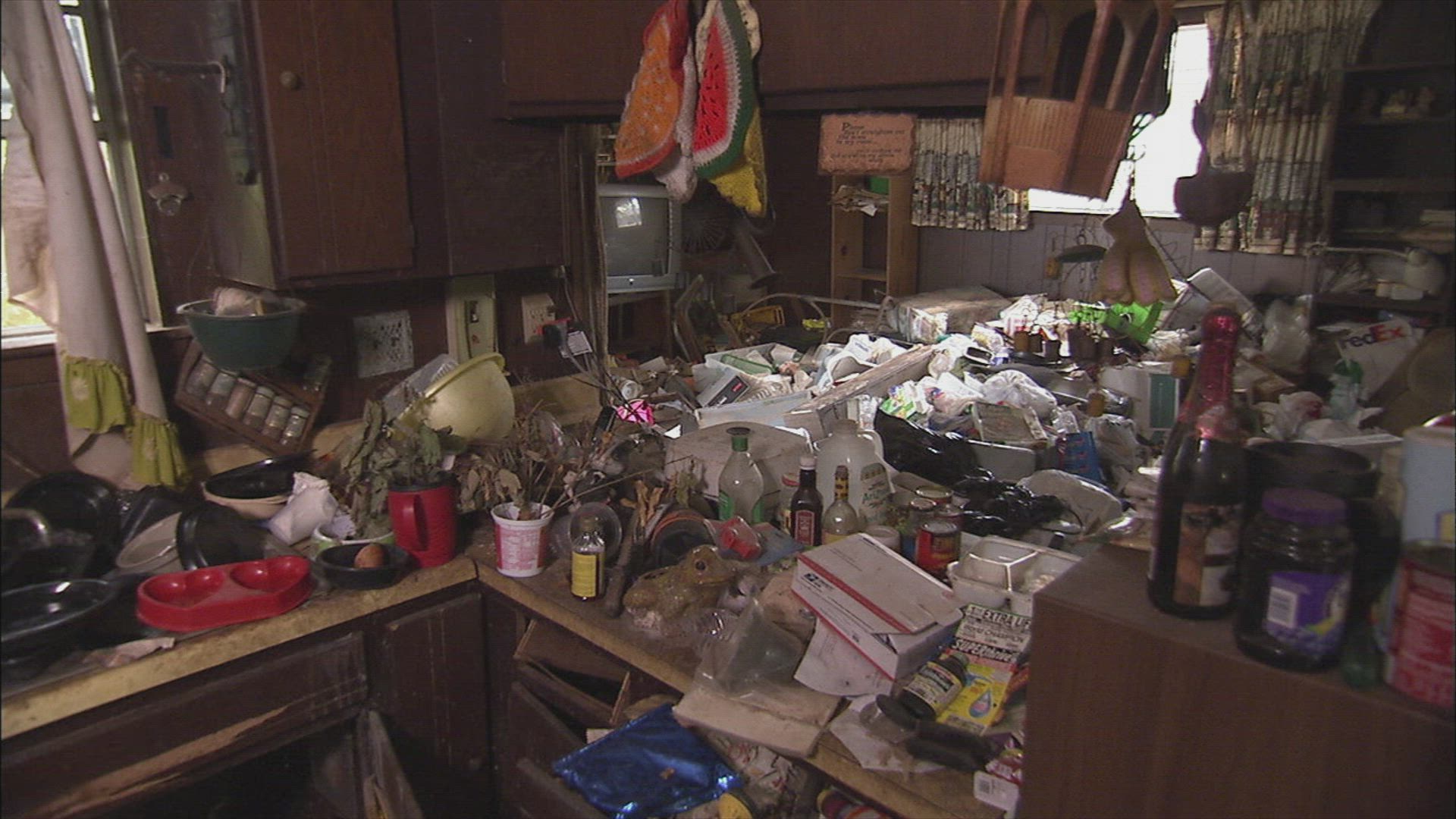 Watch Hoarders Season 2 Free | Pluto TV