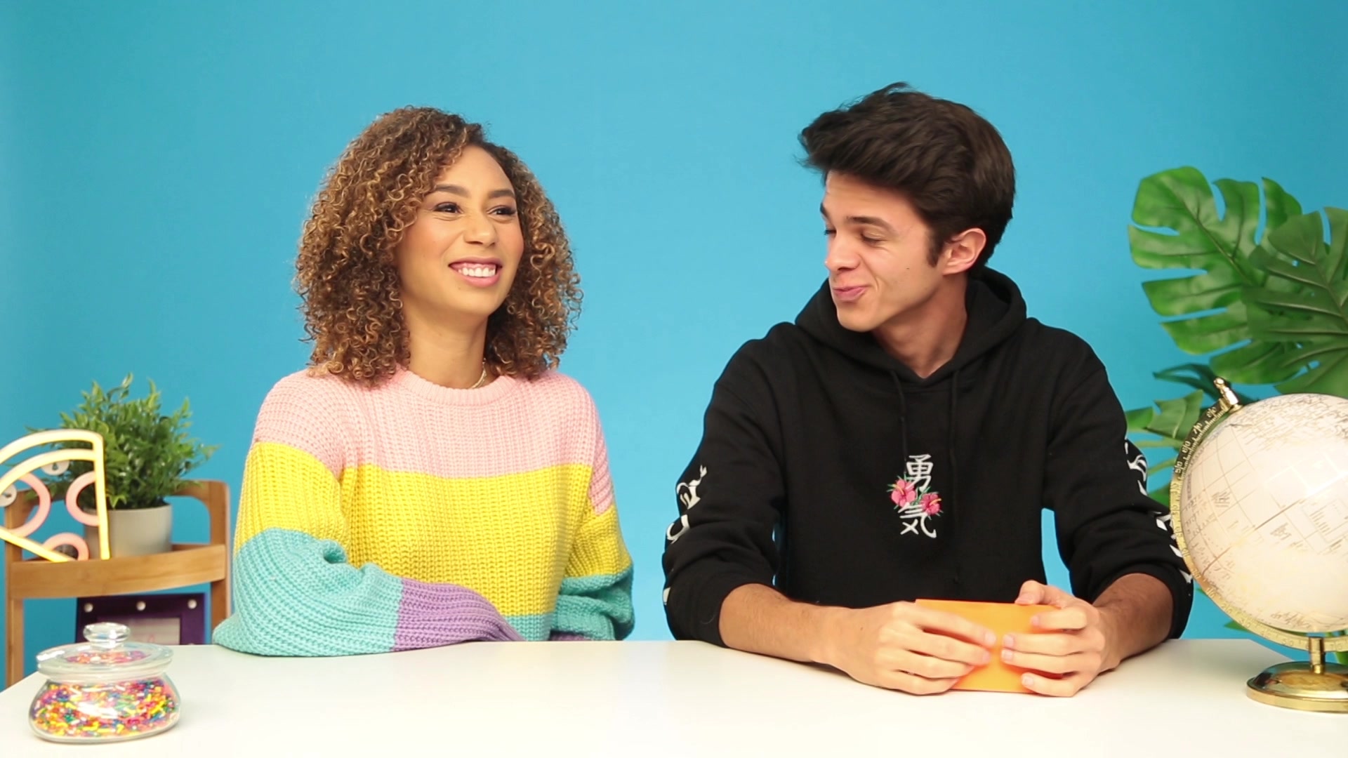 What's in the Box w/ Lexi and Ben - VS Season 10, Episode 1005 - Pluto TV