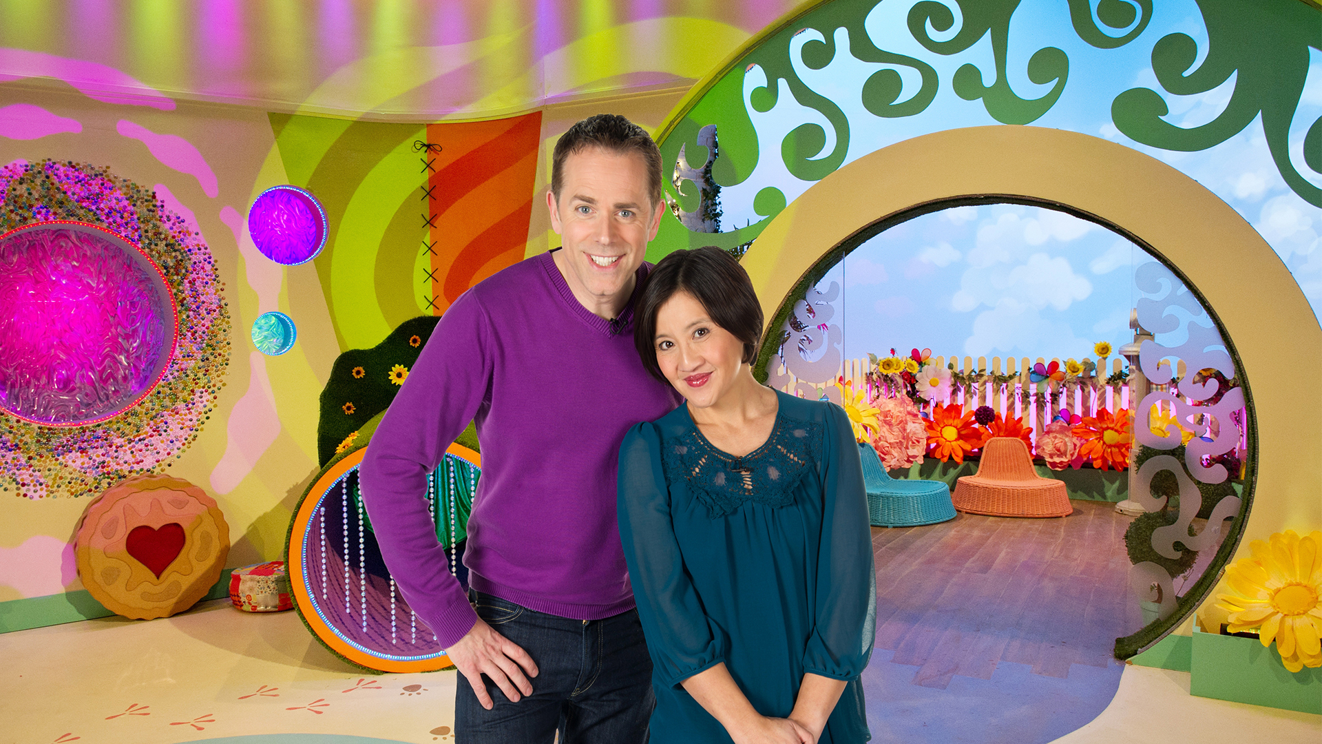 Watch Show Me Show Me for Free Online | Pluto TV