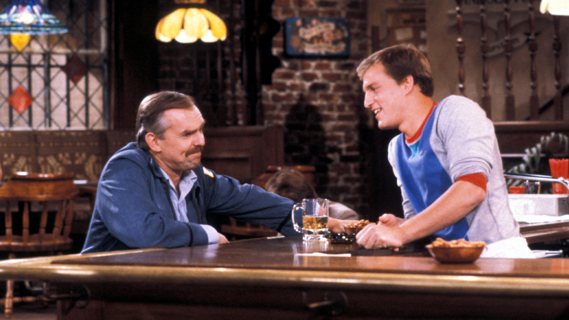 Se Sams Bar Sæson 7 Gratis | Pluto TV