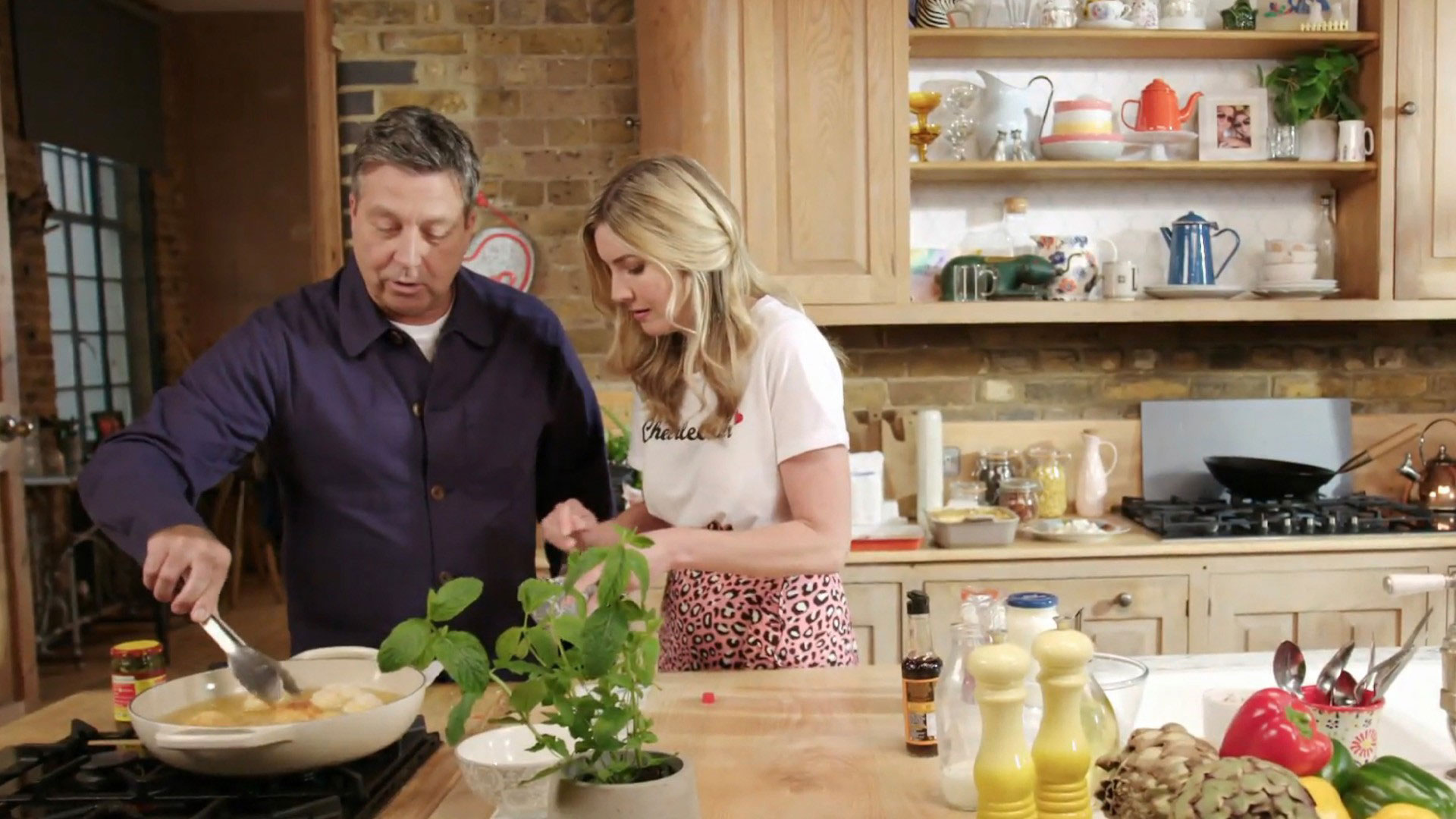 Watch John and Lisa's Weekend Kitchen Season 7 Episode 6 | Pluto TV